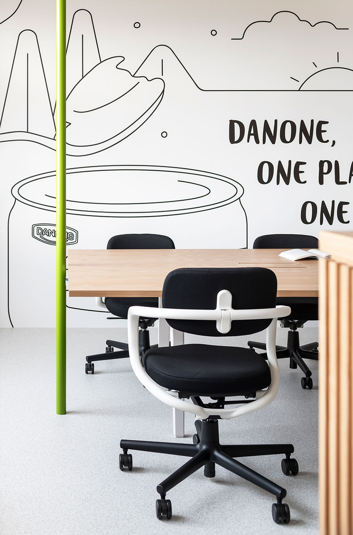 DANONE JAPAN CO., LTD | Works | オフィスデザインのwork kit by HITOBA DESIGN